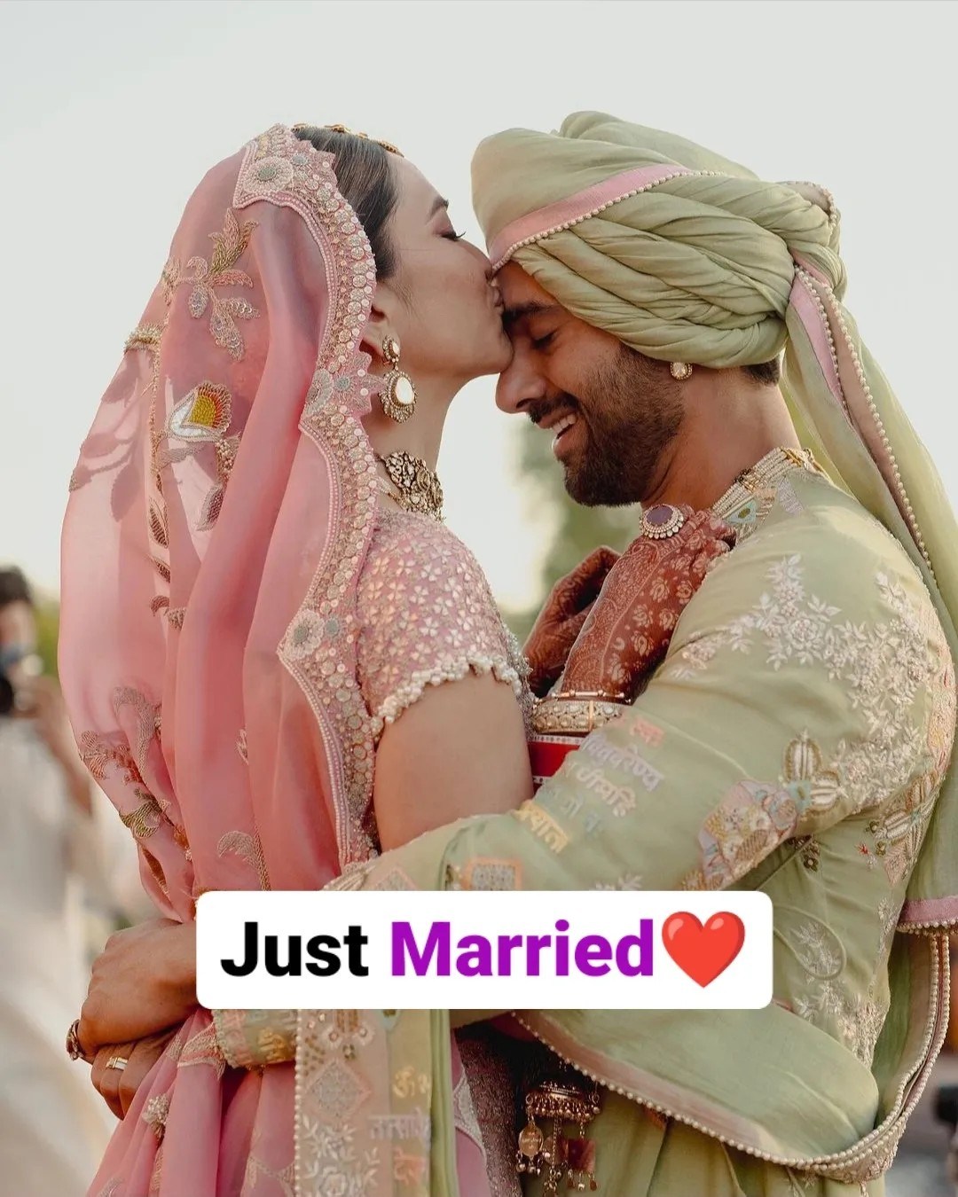 Pulkit Samrat-Kriti Kharbanda are now married. Couple shares first wedding pics - Navtarang